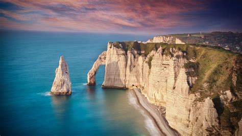 Laiguille Et La Porte Daval Falaises DÉtretat Normandie Bing