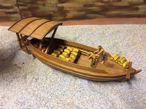 เรือพระที่นั่งสุพรรณหงส์จำลอง สร้างอาชีพกลุ่มเยาวชนต่อเรือ อยุธยา ทำรายได้หลักแสนบาทต่อเดือน