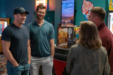 Hallmark Star Luke Macfarlane On Gay Rom Com Bros Breakout Los