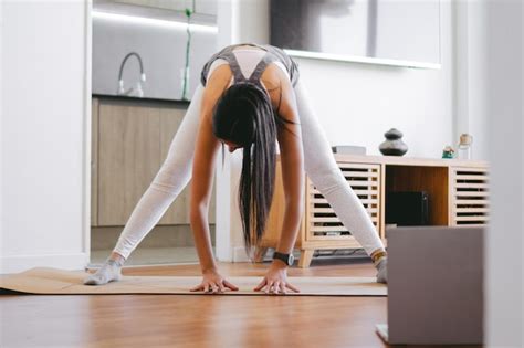 Premium Photo Unrecognizable Young Woman In Sportswear Doing Groin Stretch On A Mat In Her