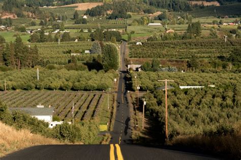 A Foodies Guide To The Hood River Fruit Loop Savored Journeys