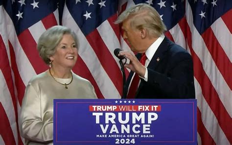 이런 일은 미국 역사상 처음 트럼프 대통령 당선인 비서실장으로 그 여자 임명했다