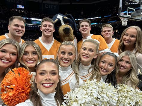 University Of Tennessee Cheerleaders Wallpaper