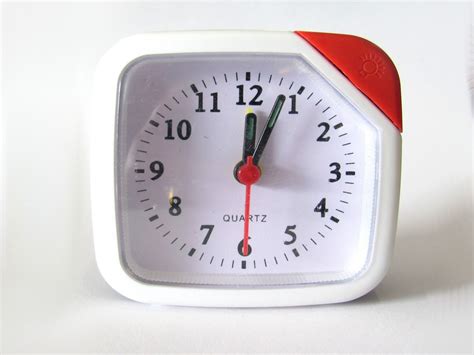 Купить Будильник №2002 с фонариком квадр в Украине. Цена. - Магазин ...