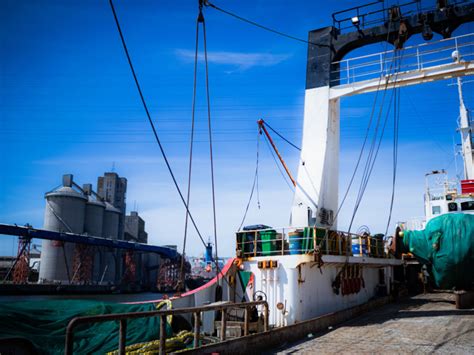 Puerto Quequén Recibe Un Buque Pesquero De 80 Metros De Eslora