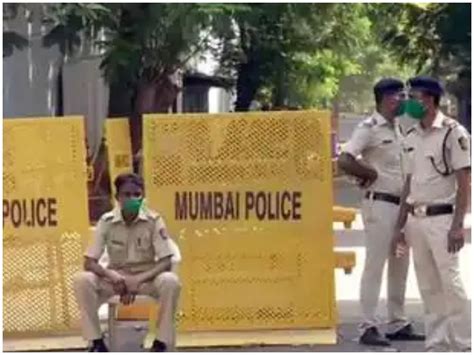 Mumbai Crime मद्यधुंद चालकाची मुजोरी पोलीस कर्मचाऱ्यांच्या अंगावर गाडी घालण्याचा प्रयत्न
