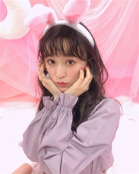 鈴木美羽さんのインスタグラム写真 鈴木美羽instagram「popteen1月号発売🐰 クリスマス号です！ 19歳トリオで ディズニーにも行ったよ🎄 ぜひゲットしてねっ」11月30日