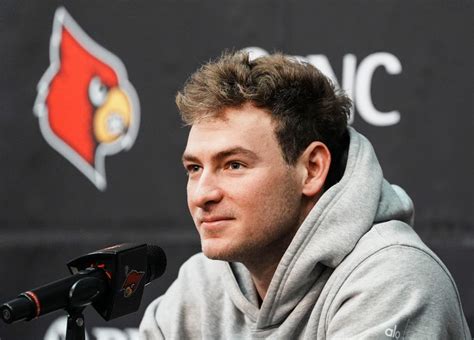 Look Miller Moss Girlfriend Sofia Hildebrand Poses In Burgundy Bikini