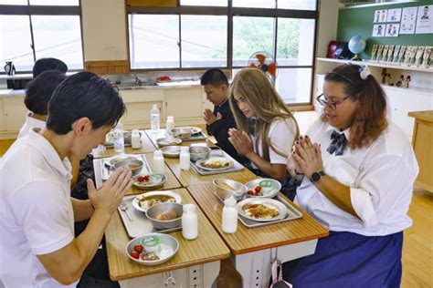 千葉の廃校、外国人が日本の高校生に！？ 給食当番に掃除、書道、パン食い競走まで Newsjp