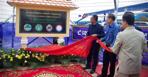 ក្រសួងបរិស្ថាន ប្រគល់ទីលានទុកដាក់សំណល់រឹង តម្លៃជាង១លានដុល្លារ ដល់រដ្ឋបាលខេត្តស្វាយរៀង Empire