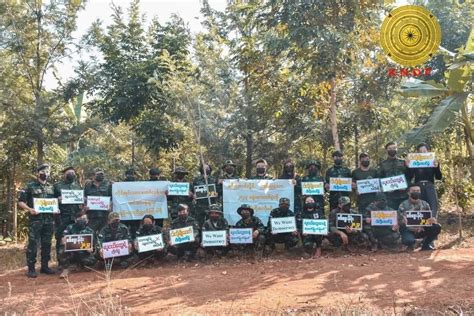 ကရင်နီပြည်တွင် အကြမ်းဖက် စစ်တပ် အာဏာသိမ်းယူသည့် ၂ နှစ်ပြည့်နေ့အဖြစ် Kndf ရဲဘော်များ ဆန္ဒပ