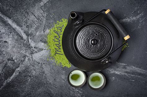 전통적인 검은 아시아 주전자와 세라믹 컵에 유기농 녹색 말 차에 최고의 보기 마카차에 대한 스톡 사진 및 기타 이미지 마카차 대리석 문자 Istock