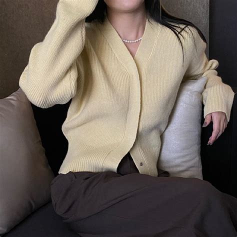 가을 브이넥 벌룬 퍼프 아방 부클 니트 가디건 보풀없는 키작녀 하객룩 노랑 갈색 베이지