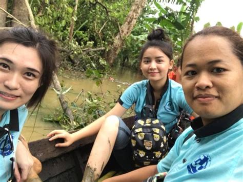 ရေဘေးဒုက္ခသည်တွေအတွက် ကိုယ်တိုင်သွားရောက်ပြီး လှူဒါန်းကူညီခဲ့တဲ့ ခင်ဝင့်ဝါ Myanmarload