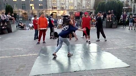 Київ Танці на бруківці Безсмертна пісня Youtube