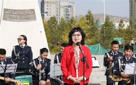 Үндэсний цэцэрлэгт хүрээлэнд 100 мод тарилаа