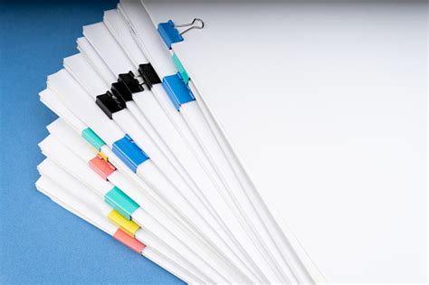 모의 업 사무실에서 책상에 종이 클립이 있는 아카이브 파일의 논문 문서 스택 비즈니스 개념 복사 공간 개체 그룹에 대한 스톡 사진 및 기타 이미지 Istock