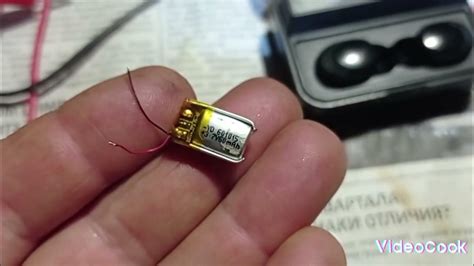 Замена аккумуляторов в маленьких наушниках Youtube