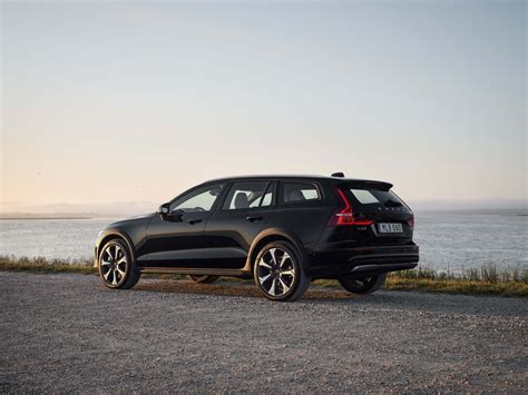 2023 Volvo V60 Cross Country B5 Awd Ultimate Test Drive Review