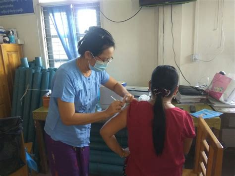 ကိုယ်ဝန်ဆောင်မိခင်နှင့် တစ်နှစ်အောက်ကလေးများအား ကာကွယ်ဆေးထိုးနှံပေး Information And Public