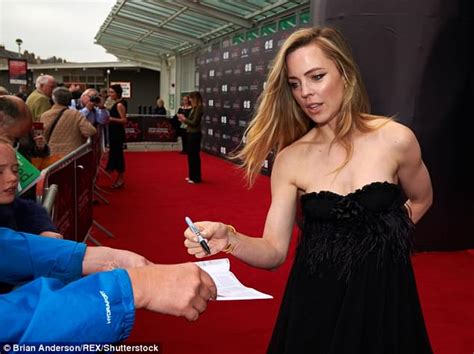 Melissa George Looks Glamorous In A Strapless Black Feathered Gown At