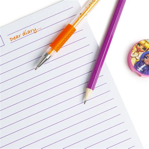 Хоби Rainbow High холографска тетрадка с канцеларски материали Интернет магазин за