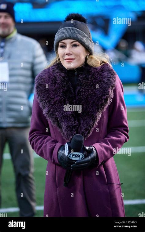 Fox Nfl Sideline Reporter Jen Hale Waits To Interview A Player