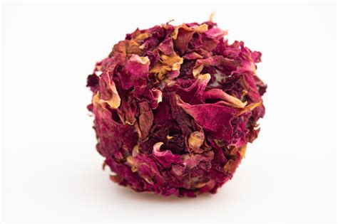 로즈 드라이 과일 라두 또는 걸칸드 라두 아몬드 피스타치오 호두 캐슈넛 피스타 굴랍 잘 장미 꽃잎으로 만든 디파발리 락샤반단 디왈리 디파발리 홀리 라키 잔마슈타미를 위한