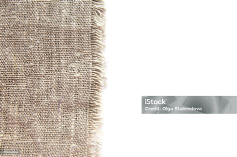 흰색 고립 된 배경에 가장자리를 따라 가까운 직조 와 프린지 회색 거친 린넨 직물의 배경과 질감 0명에 대한 스톡 사진 및 기타 이미지 Istock