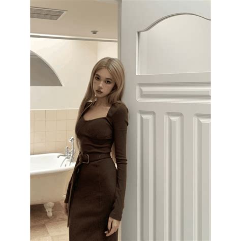 복고풍 사각카라 긴 원피스 여 2023 봄 허리 랩 힙스커트 롱스커트 스트릿 레트로 캐주얼 30대초반 20대초반 고등학생 섹시한 감각적인 프랙티컬 캠퍼스 개강 출근 청량한