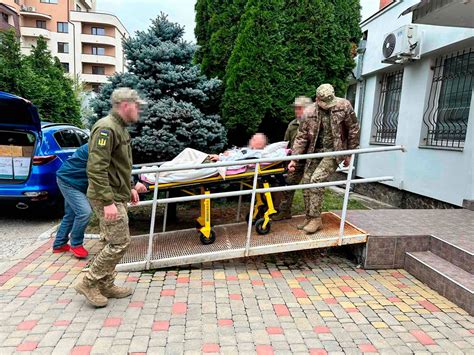 Закарпатські міграційники продовжують документувати поранених військових Державна міграційна