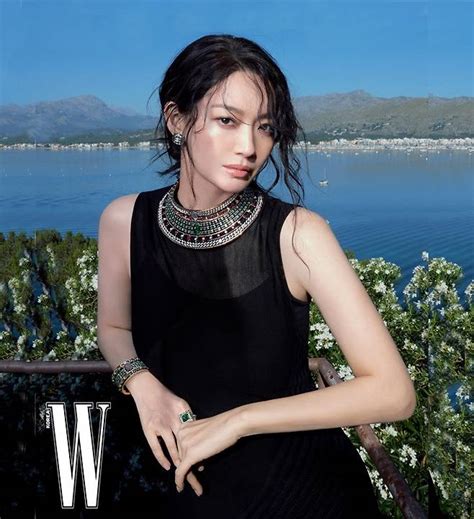 신민아 럭셔리의 여왕 스페인의 정열을 닮은 고혹적인 하이주얼리룩 패션엔