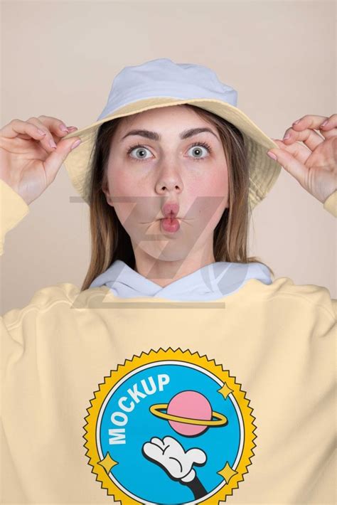 دانلود فایل لایه باز موکاپ سویشرت و کلاه دخترانه دانلود رایگان فایل لایه باز، Psd، وکتور، لوگو