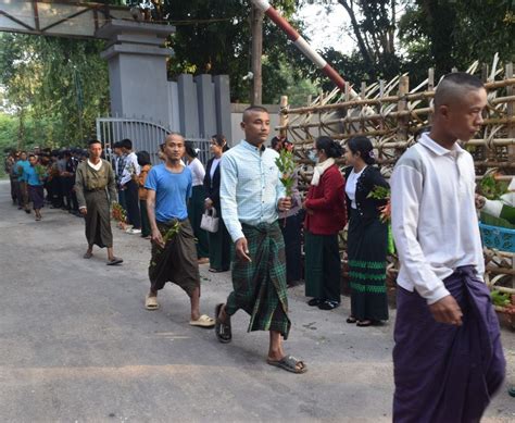 Khit Thit Media မင်းလှ၊ သင်တောရိုးရွာမှ အသက် ၁၅