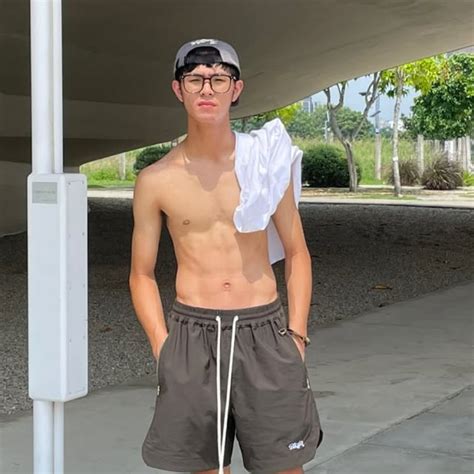 Yian Lin Yian Threads Say More