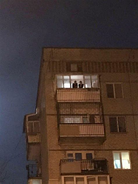 Б Хоёулаа залуу Хураасан юм бага мөрөөдөл нь их Цалин нь хааяа хүрэлцэхгүй ч сэтгэл нь