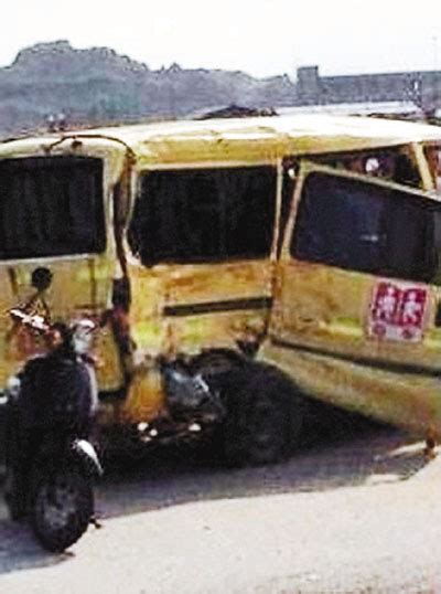 廣東幼稚園校車超載車禍17死傷 香港文匯報