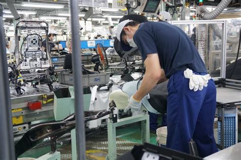 タチエス 工場作業風景 日本自動車ジャーナリスト協会