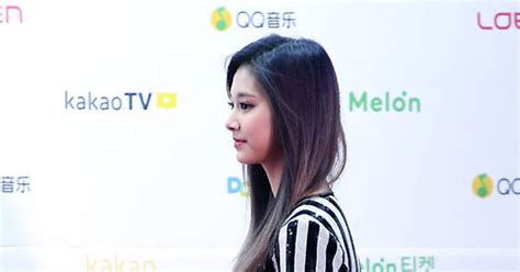 [사진]트와이스 쯔위 돋보이는 각선미