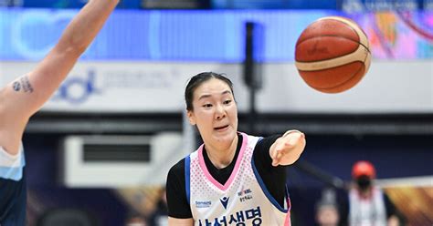 Bk 리뷰 배혜윤 농구 교실 수강생 신이슬 이해란 삼성생명 갈 길 바쁜 신한은행에 치명타 날려 신한은행 트래직 넘버 1