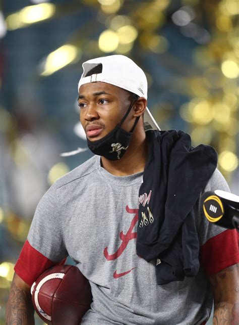 Eagles Sign Devonta Smith