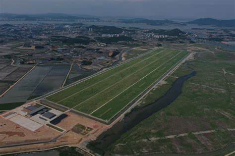 활주로 같죠 골프장입니다 중앙일보