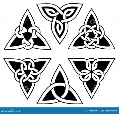 Celtic Trinity Knot Linear Triquetra Symbol Three Parts Unity Icon Vector Illustration