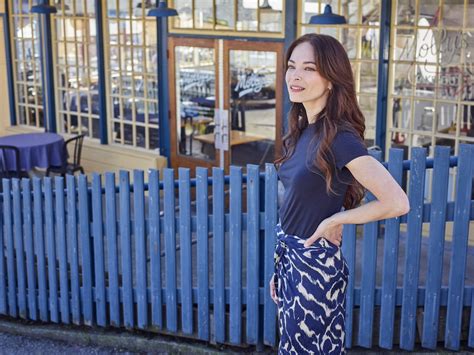 Fantastic Fan Favorite Kristin Kreuk Previews New Fox Series Murder In