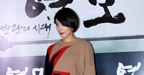 [포토] 김서형 아찔한 절개 의상