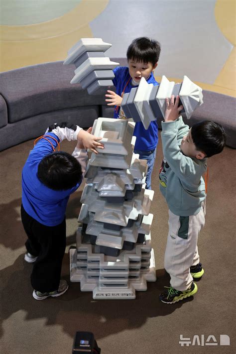 국립중앙박물관 어린이박물관 재개관…아하 발견과 공감 전시 확대 종합