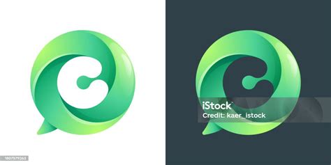 소용돌이 패턴이 있는 말풍선 내부의 C 문자 로고 네거티브 스페이스 스타일 아이콘입니다 Brand Name Online Messaging Platform에 대한 스톡 벡터