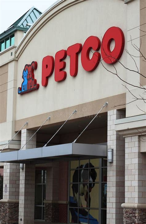 Petco Animal Pet Supplies Store Editorial Photography Image Of Shop