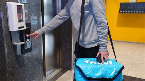 Sinna Verktöku Hjá Wolt Sam­hliða Námi Og öðrum Störfum Vísir