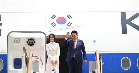 인사하는 윤석열 대통령 김건희 여사